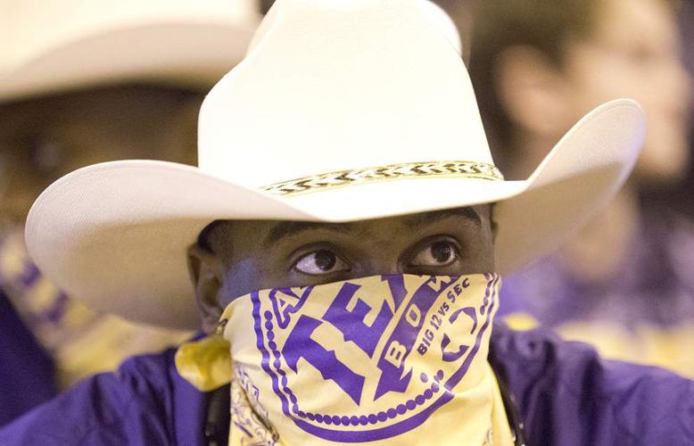 Cowboy hats and rodeo games, LSU Tigers get into Texas spirit during ...