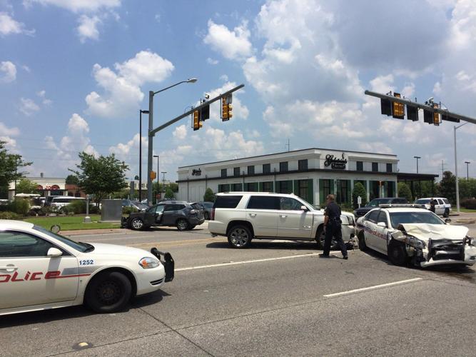 Baton Rouge officer hurt during 3-vehicle wreck while responding to ...