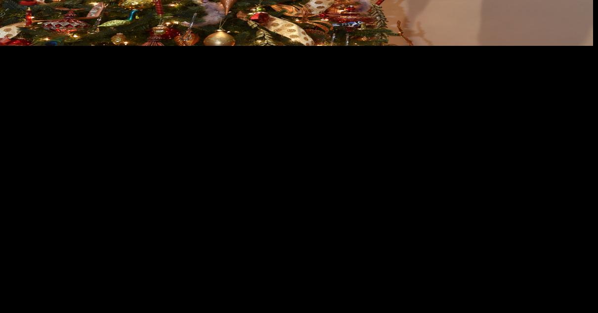 Gary Miller and Ralph Ostermann go 'over the top' for Christmas at ...