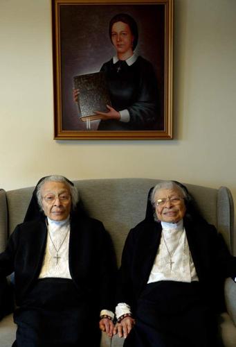 At 93, the identical New Orleans twin Lastrapes sisters celebrate 75 ...
