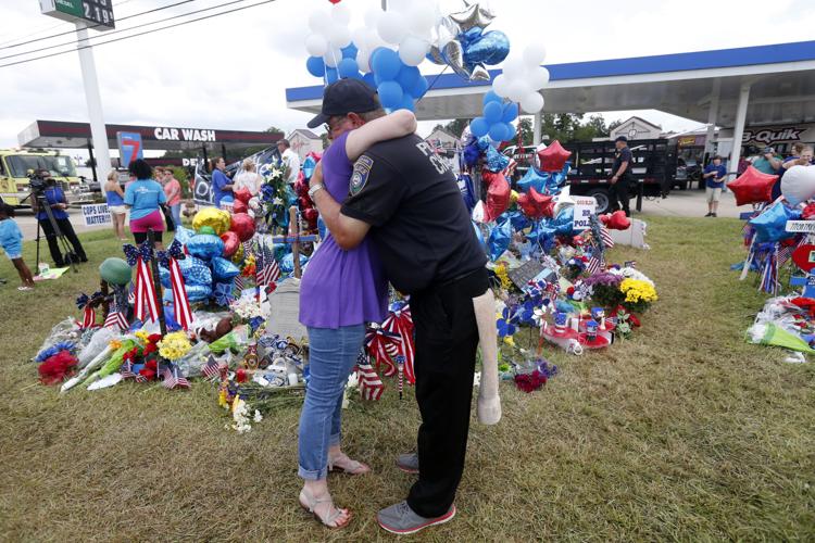 Baton Rouge police 'overwhelmed' by community support; here's how to ...