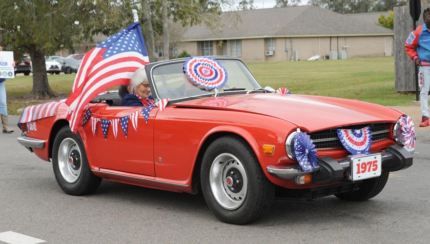 100-year-old Navy veteran rides as grand marshal in Walker's annual ...