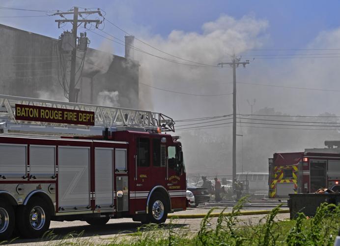 Baton Rouge firefighter hurt as BRFD battles blaze within Plank Road ...