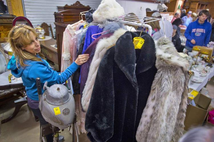 Sale of late ‘Beverly Hillbillies’ star Donna Douglas' belongings draws ...