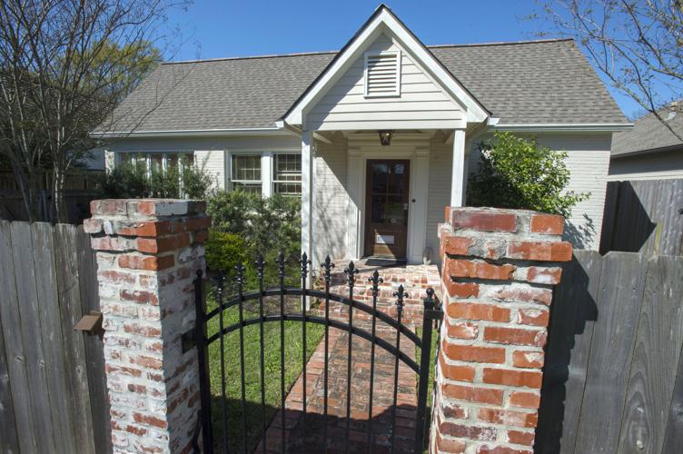 Modern-art display gives Fred Dent's Garden District home a dose of ...