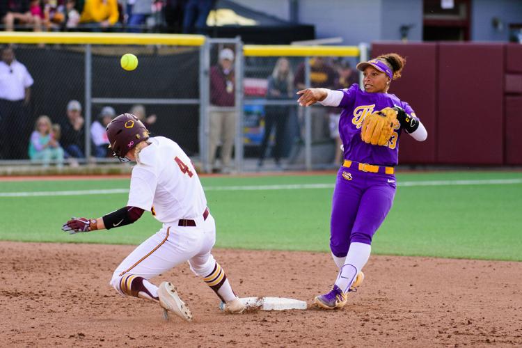 Minnesota rallies past LSU in first game of super regional series | LSU ...
