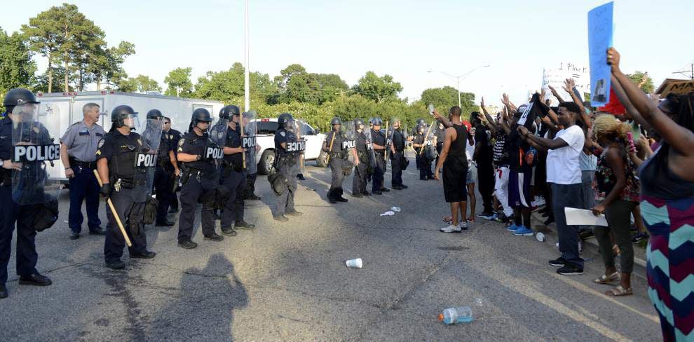 See photos, video as Baton Rouge police officer draws gun, tensions ...