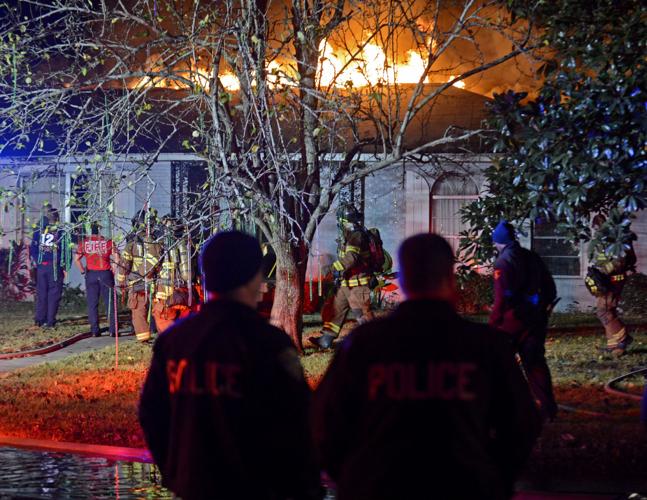 Baton Rouge firefighters battle house fire on Parkview | News ...