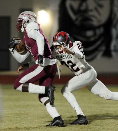 Le'Veon Moss, Istrouma dominate St. Michael in 44-14 to force first ...