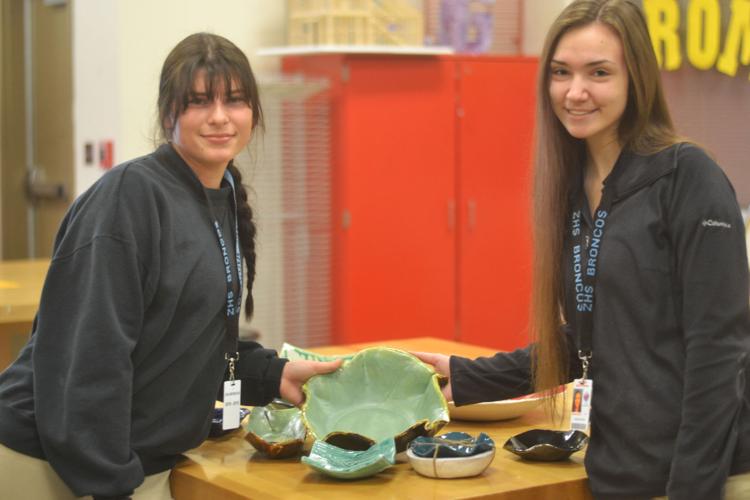 Food pantry volunteers connect to community, serve underprivileged ...