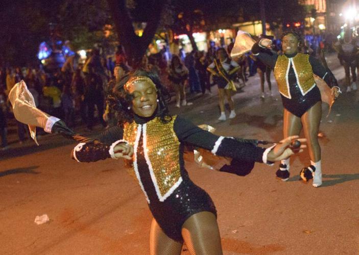 Cleopatra rolls to theme “Strolling Down the Avenue.” | News ...