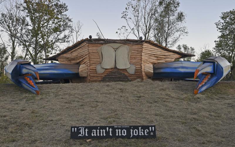 Bonfires mark Papa Noël's path, but also keeps family traditions alive ...