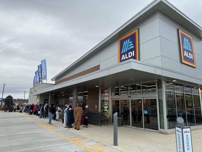 Opening of Aldi grocery on O'Neal draws long line in cold | Business ...