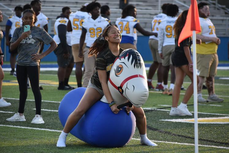 EA celebrates rivalry week with gator hunt, powder puff game, pep rally ...
