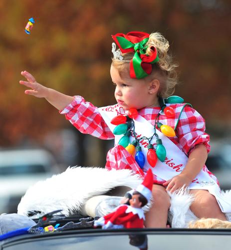 Santa arrives in Walker, rides in parade | Livingston/Tangipahoa ...