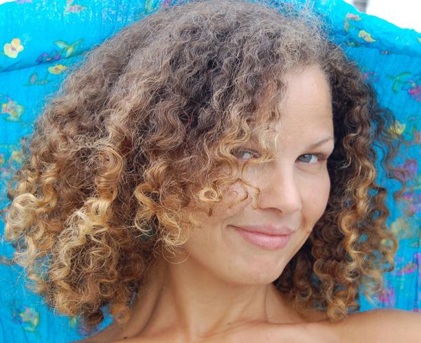 Folk-pop singer Alana Davis ready to relaunch her career reconnected ...