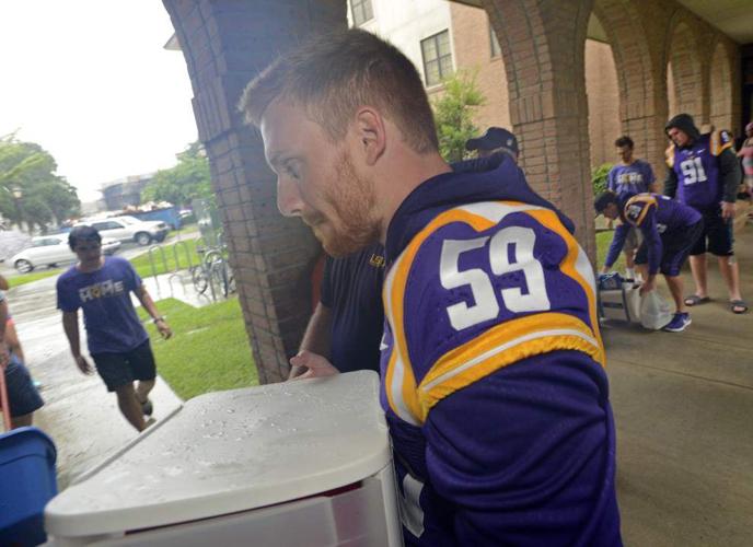 LSU president, volunteers helped underclassmen settle into their dorms ...