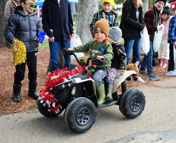 Walker kicks off holiday season with Christmas party in the park ...