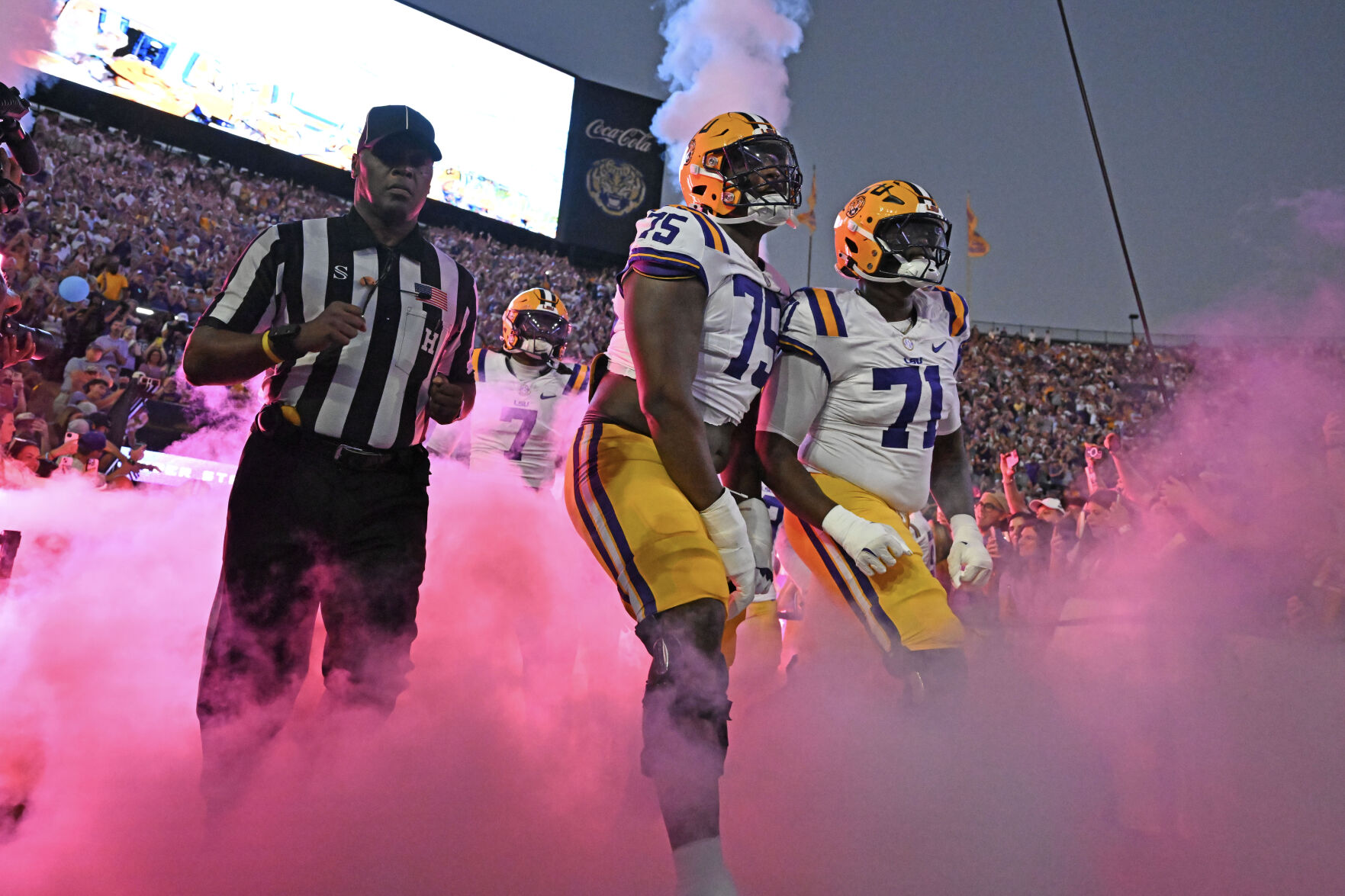 LSU football staying with Weston Davis at right tackle | LSU ...