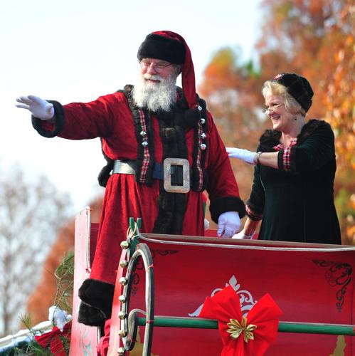 Santa arrives in Walker, rides in parade | Livingston/Tangipahoa ...