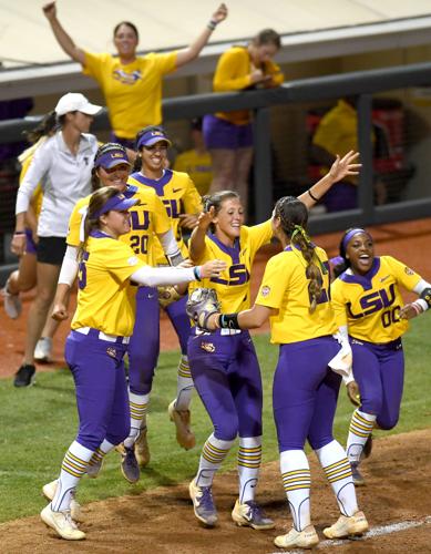 Shelbi Sunseri's three-run homer propel LSU softball into super ...