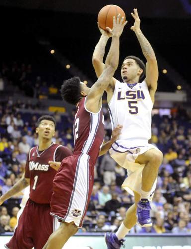 Gray scores 25 as Tigers dominate UMass 82-60 | LSU | theadvocate.com