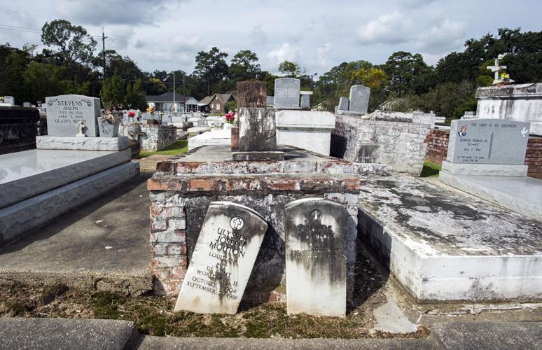 Lafayette cemetery tour to provide deep look at Catholic burial ...