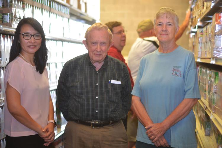 Food pantry volunteers connect to community, serve underprivileged ...