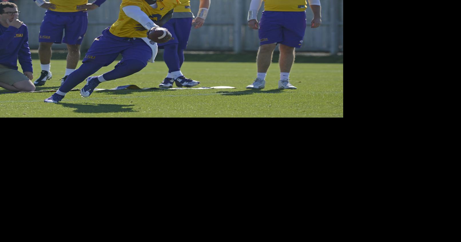 Freshman Lowell Narcisse emerging as running threat at QB for LSU; Walk ...