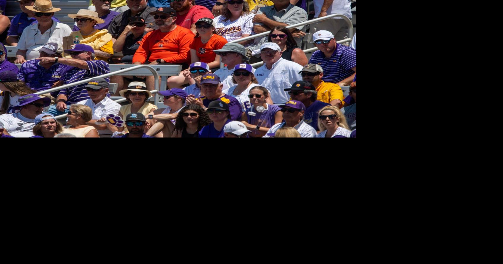 Oregon State and LSU fans making the best of their time during delays ...