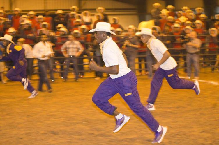 Cowboy hats and rodeo games, LSU Tigers get into Texas spirit during ...