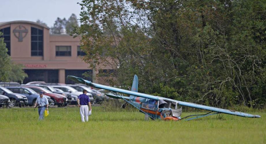 Single-engine Cessna crashes Friday in open field in Gonzales; pilot ...
