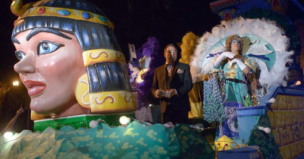 Cleopatra rolls to theme “Strolling Down the Avenue.” | News ...