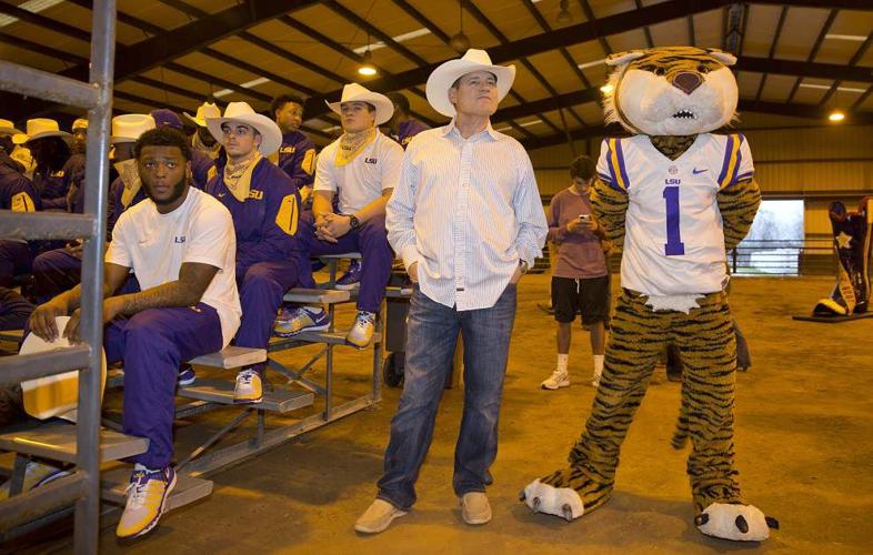 Cowboy hats and rodeo games, LSU Tigers get into Texas spirit during ...