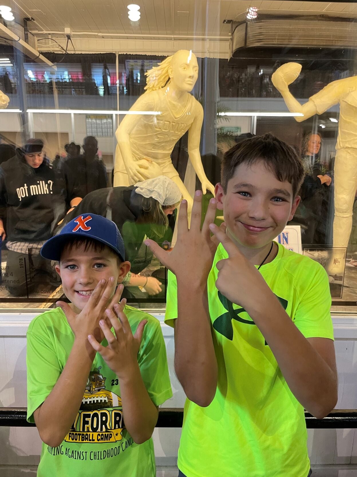 Angel Reese move taunts butter Caitlyn Clark at Iowa fair ...