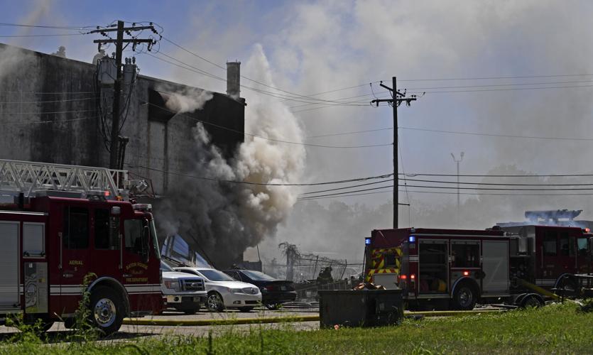 Baton Rouge firefighter hurt as BRFD battles blaze within Plank Road ...