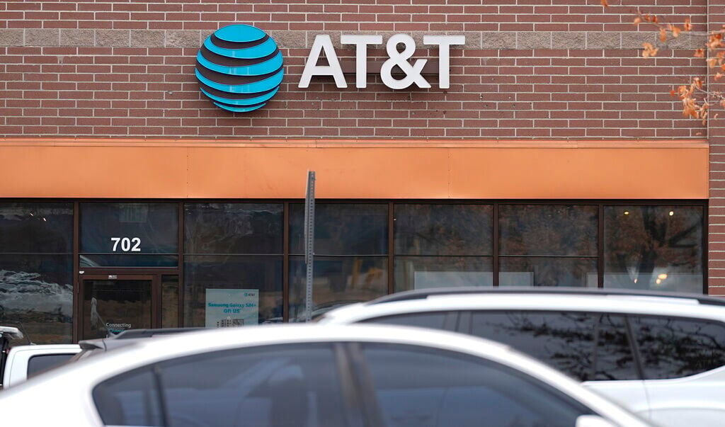 AT&T to close Lafayette call center, shift to remote work | Business ...