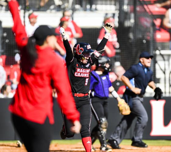 Victoria Valdez, Cecilia Vasquez relish first career homers for Cajuns ...
