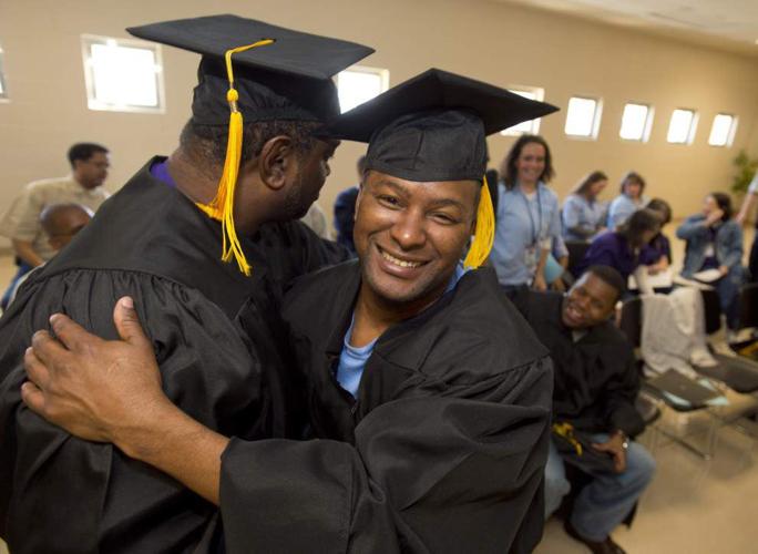 Hunt prison inmates learn sign language in first of its kind program ...