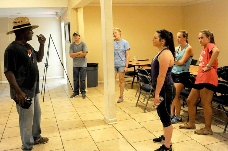 Students donate food harvested from garden | Zachary | theadvocate.com