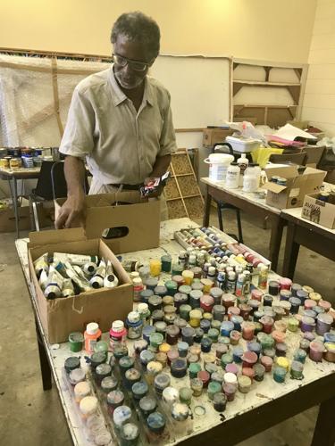 Standing on the shoulders of a giant, Randell Henry creates his art in ...