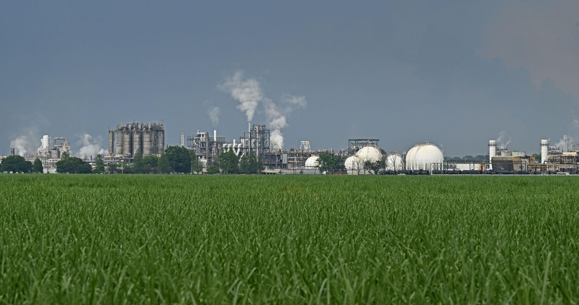 3 workers sent to hospital after chlorine leak at Shintech ...