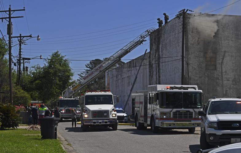 Baton Rouge firefighter hurt as BRFD battles blaze within Plank Road ...