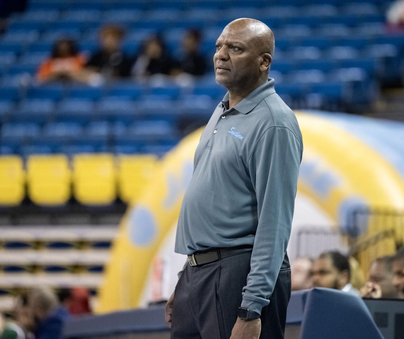 Carlos Funchess put fun in basketball during college heydey | College ...