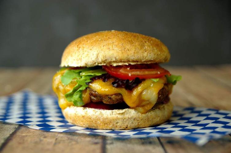 I Eat La.: Team up: Burgers, fries perfect match for casual get ...