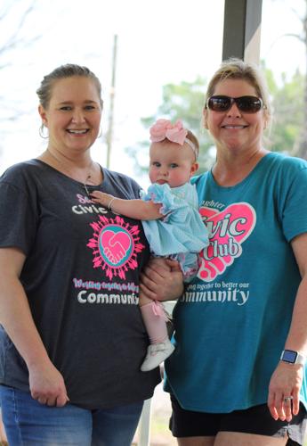 Colorful plastic eggs draw children to Slaughter Civic Club's hunt ...