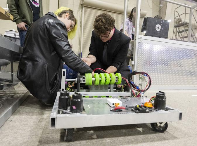 Lafayette Parish student robotics team partners with UL | Education ...