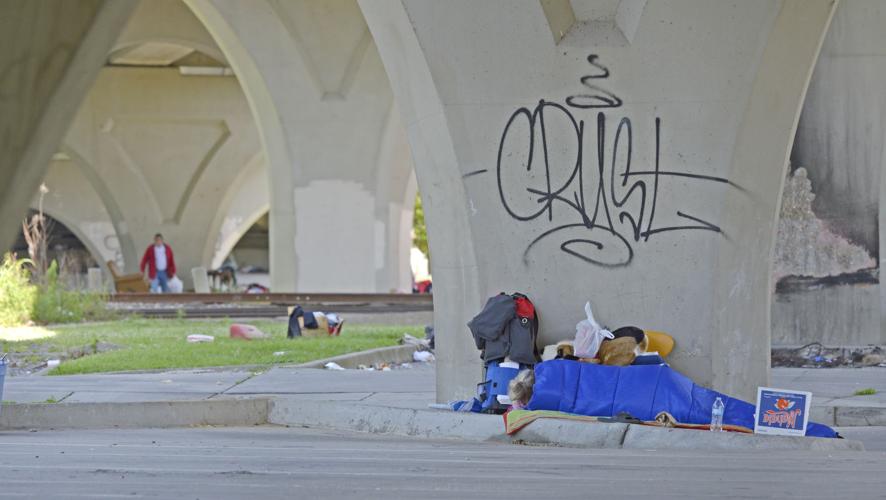 36 homeless -- including 5 kids-- living under Baton Rouge bridge ...