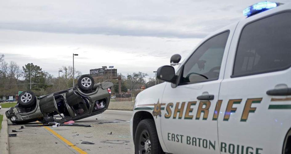 SUV fleeing police overturns on I-10 College Drive exit in Baton Rouge ...