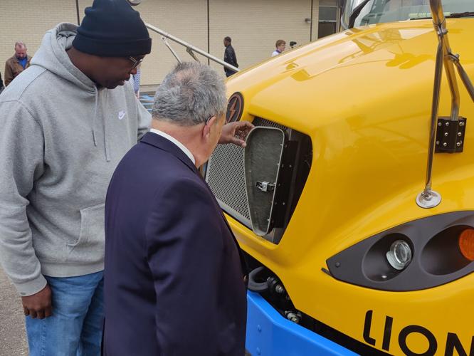 Feds pay for 19 new electric school buses in Baton Rouge | Education ...